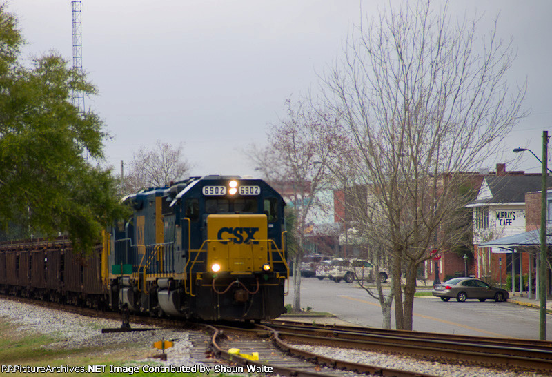 CSX GP40-2 crawls through DFS with a rail train